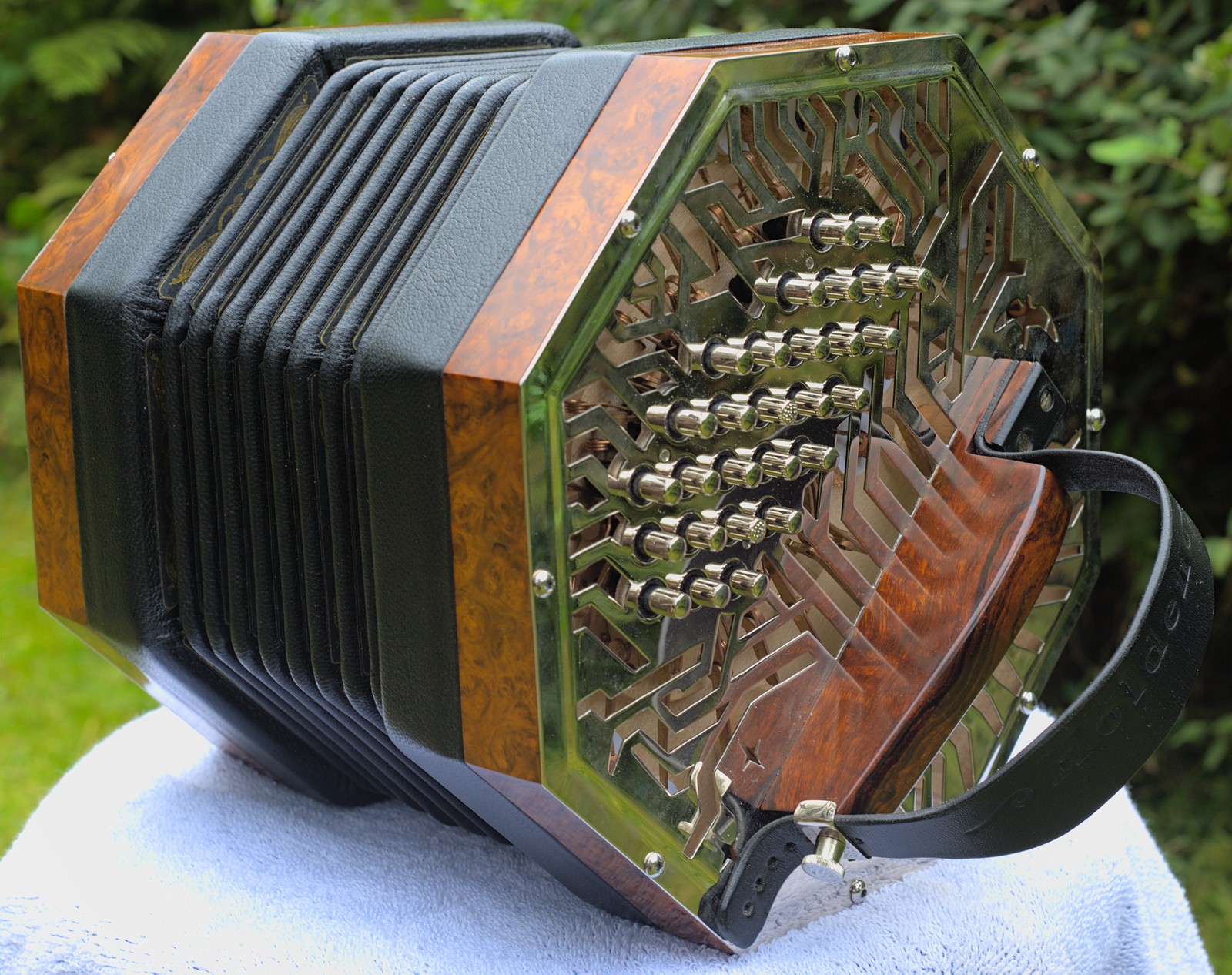 Holden Concertinas – Bespoke High Quality Musical Instruments