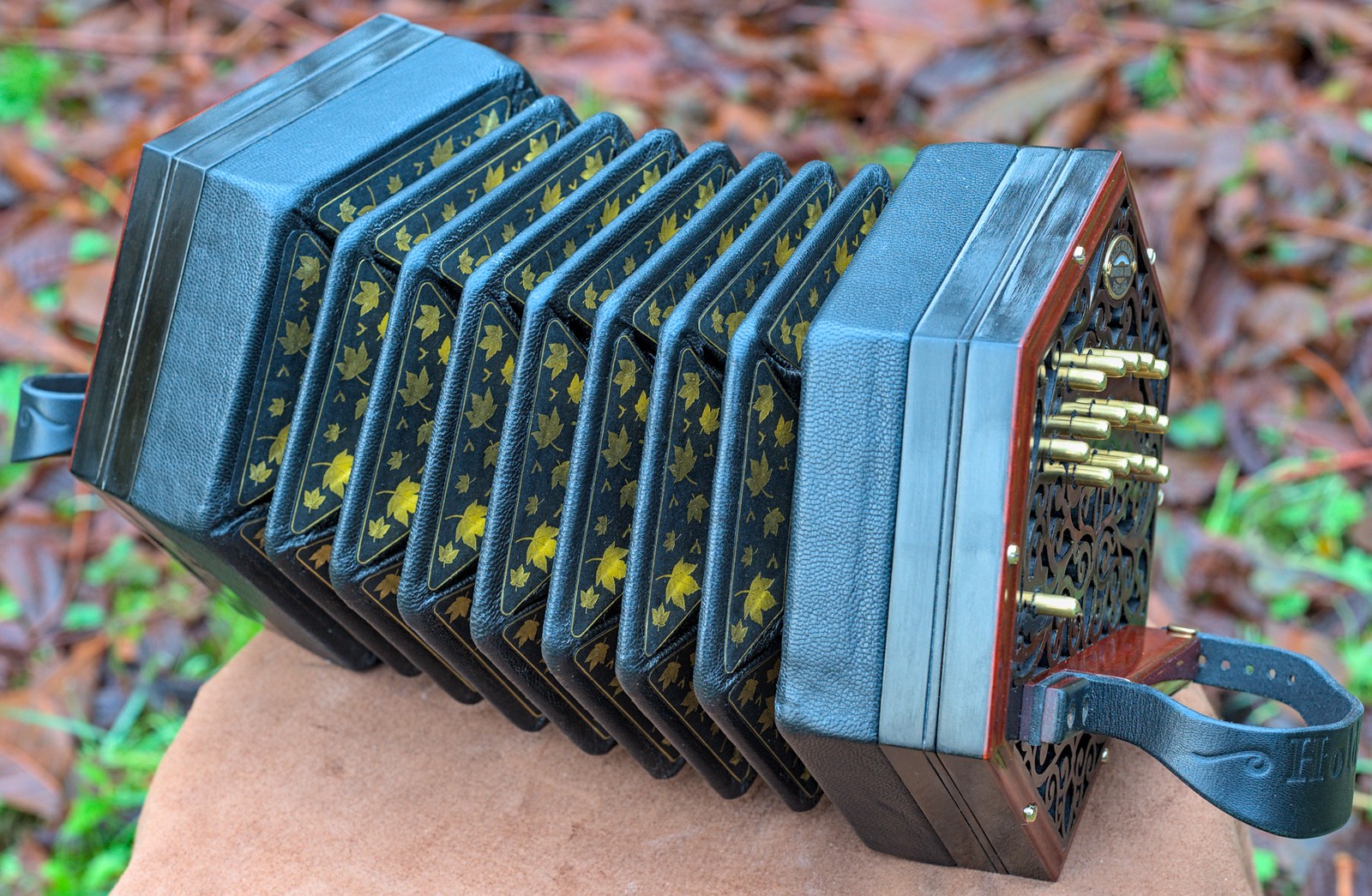 Holden Concertinas – Bespoke High Quality Musical Instruments